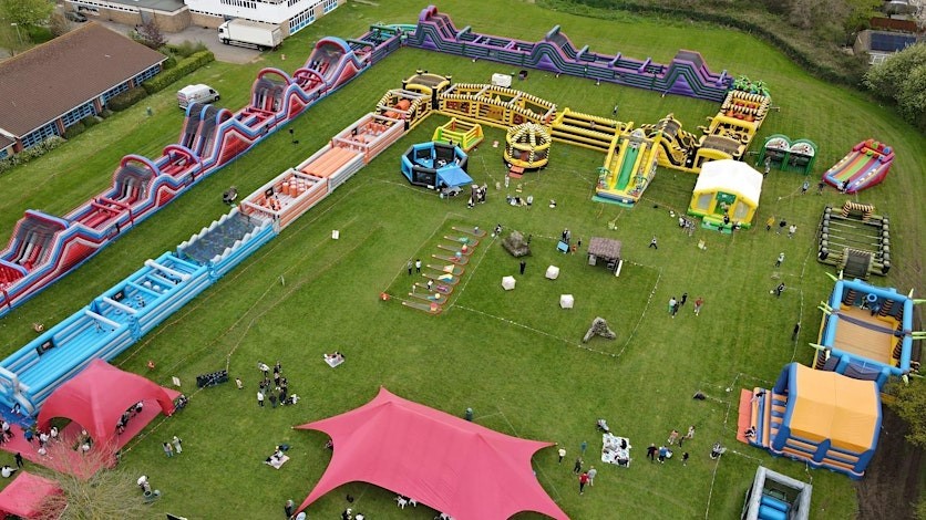 The Labyrinth Challenge - Inflatable Obstacle Course