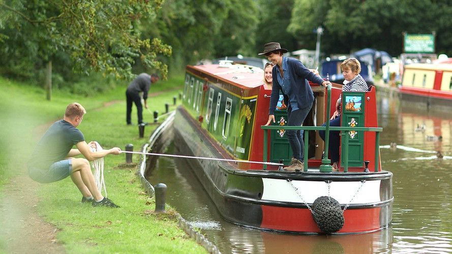 Hilperton Marina Canal Boat Hire - Canal Boat Private Hire Tickets