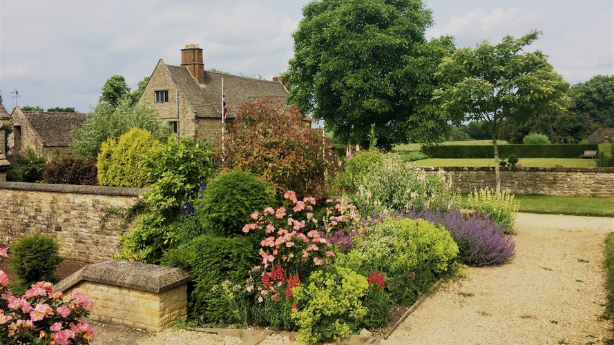Sulgrave Manor & Gardens - Heritage Site in Northamptonshire - Book ...
